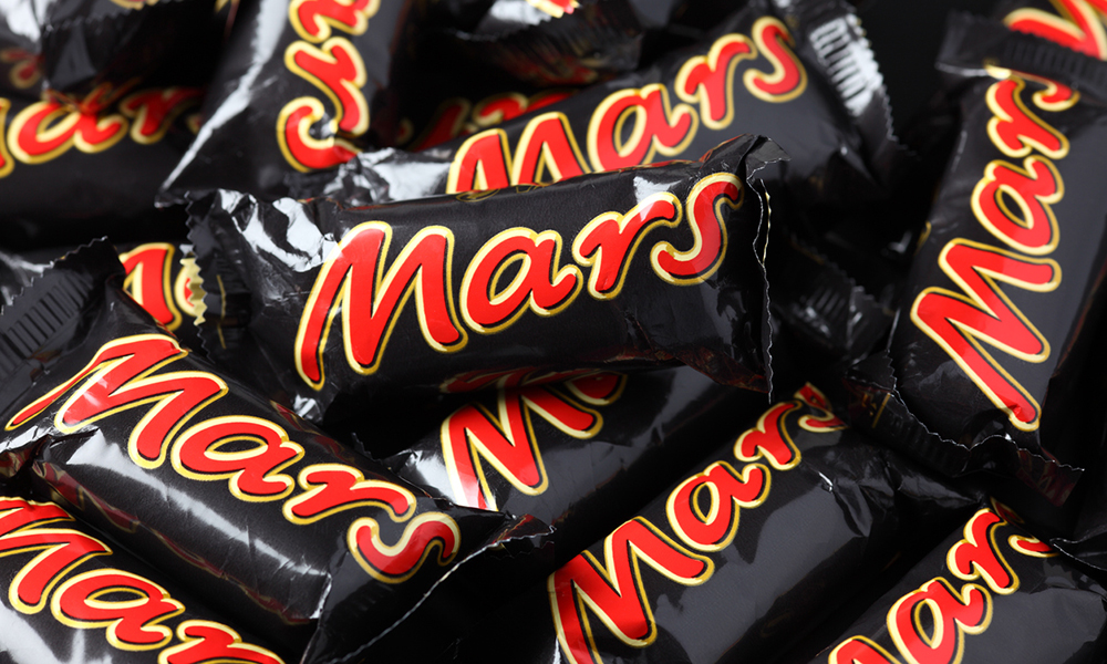 Mars bars trials paper wrappers in UK to cut plastic waste